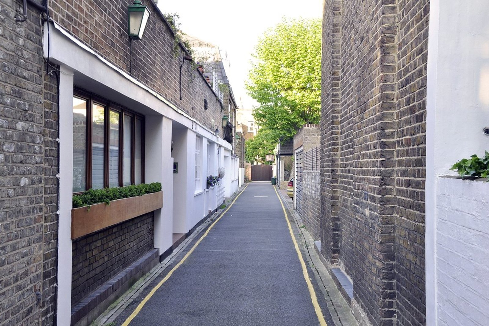 Pembroke Walk Mews Kensington London W8 Lurot Brand